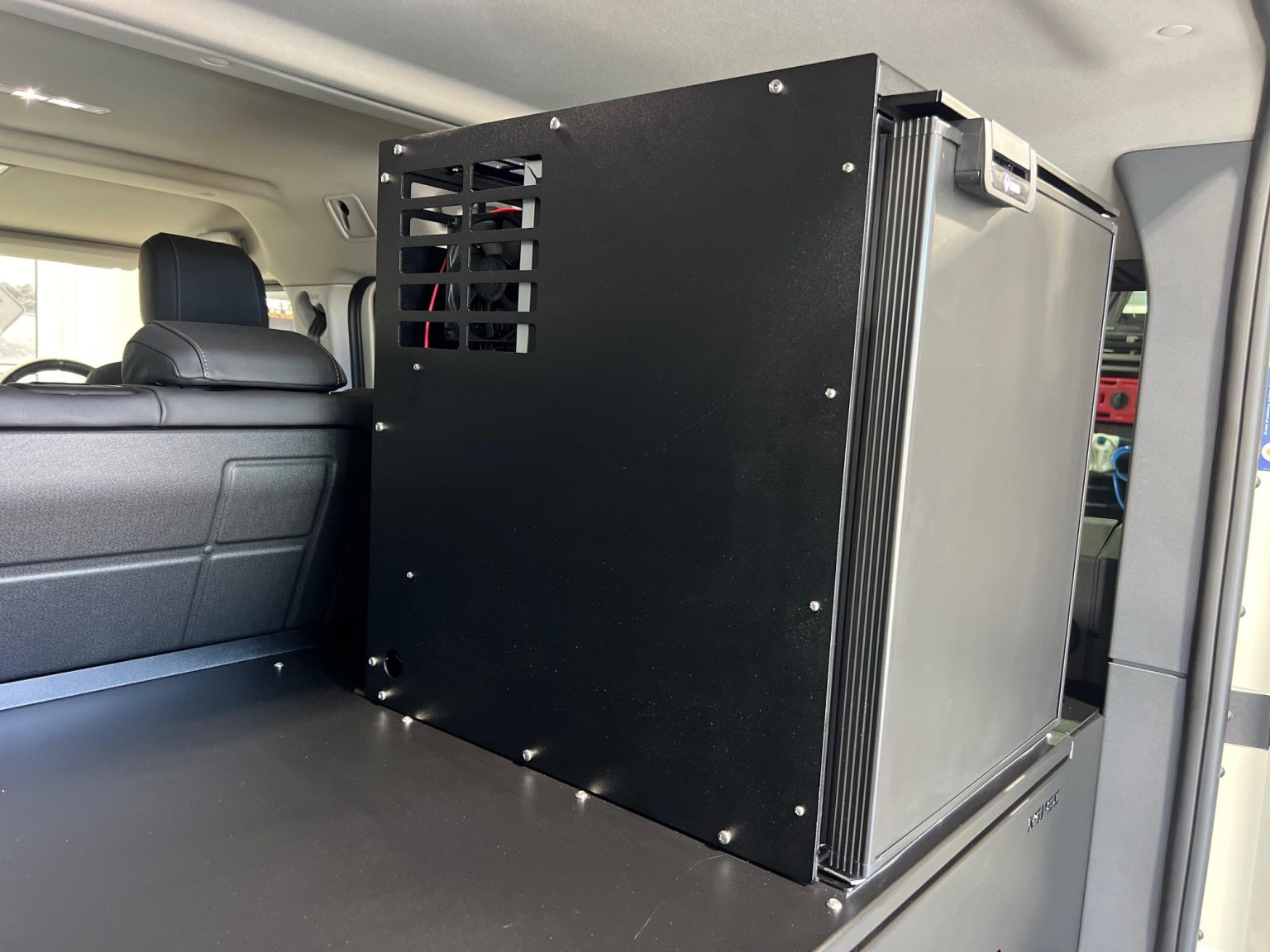 Bushman DC85-X 85 L 12/24 V Upright Fridge – Off-Road / 4×4 / Caravan ...