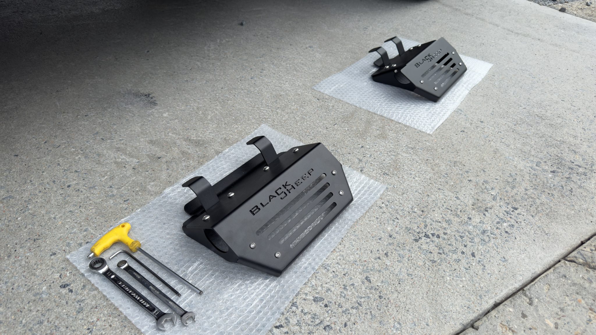BLACKSHEEP Side Steps for the OEM Rockslider - Ineos Grenadier ...